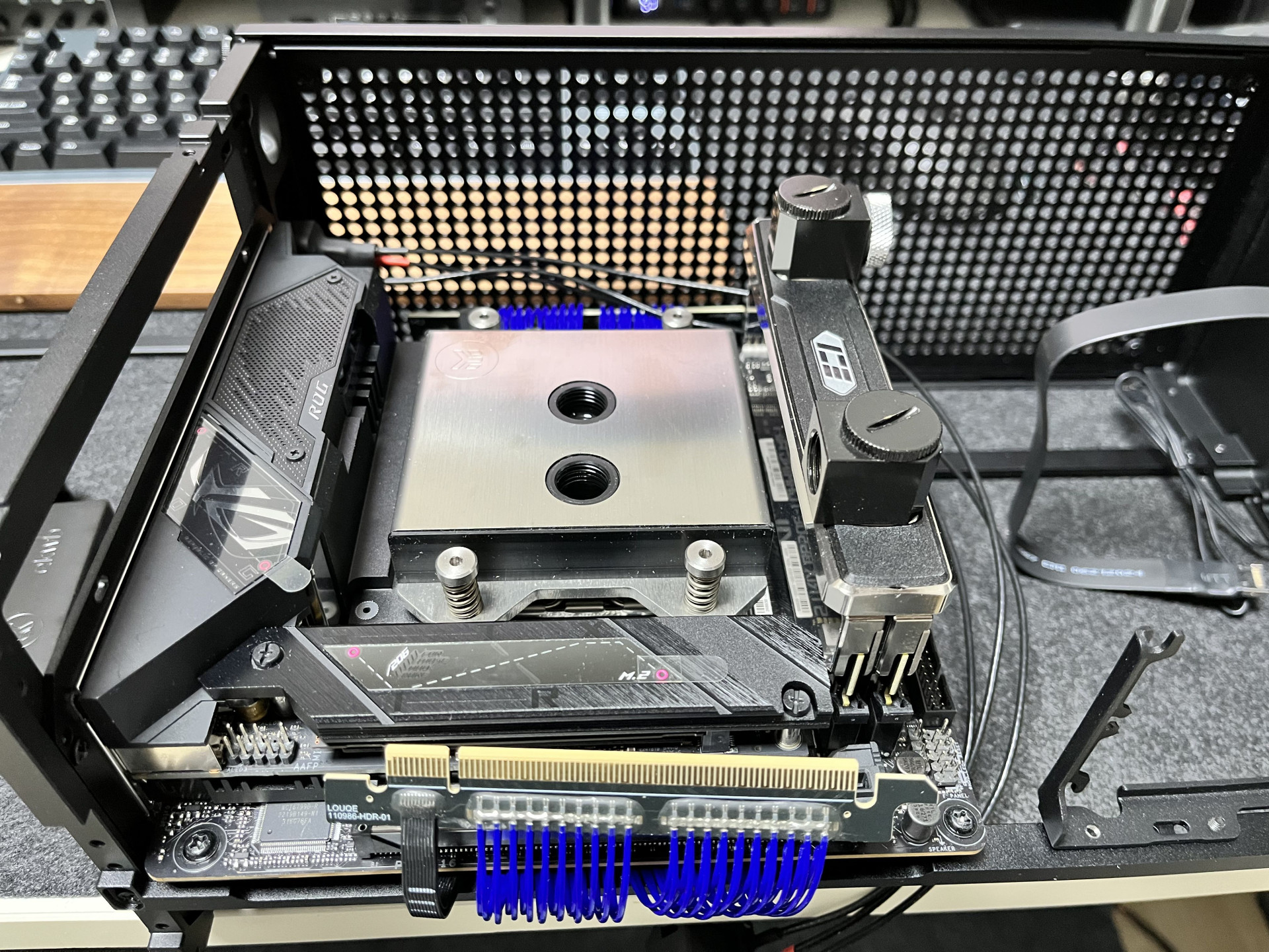 4090 + 3090 dual GPU in T1 2.5 - 그래픽카드