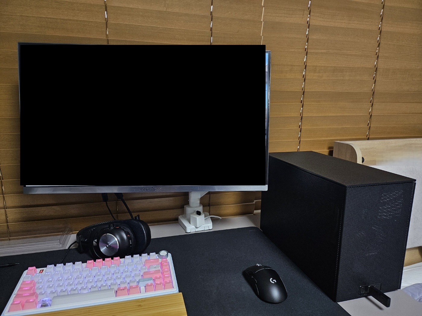 SFF 망디(783d+9070xt) 조립해봤습니다. - 조드