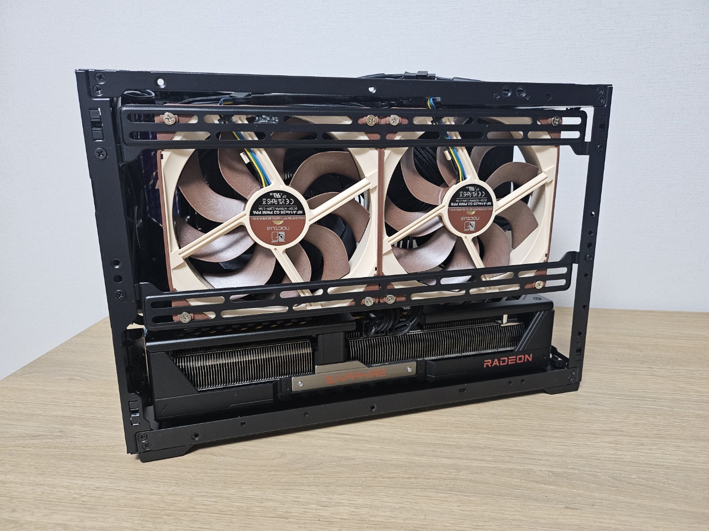 SFF 망디(783d+9070xt) 조립해봤습니다. - 조드