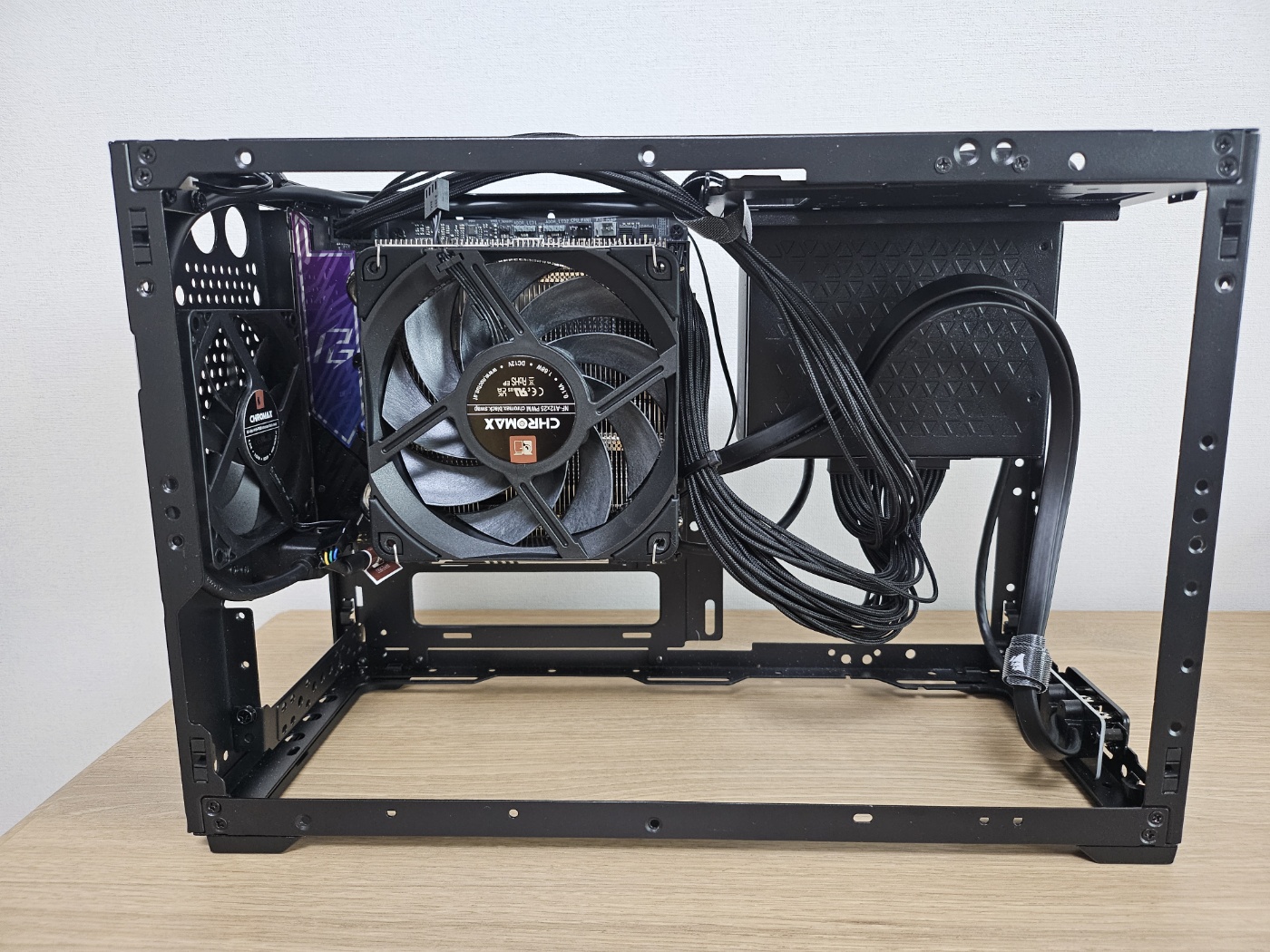 SFF 망디(783d+9070xt) 조립해봤습니다. - 조드