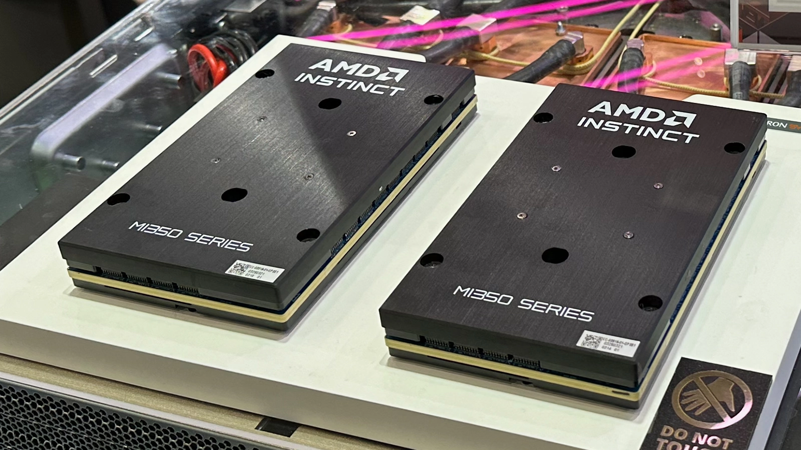 페가트론, AMD MI350X GPU 128개 탑재한 1,177 PFLOP AI 랙 공개 - 테크 소식