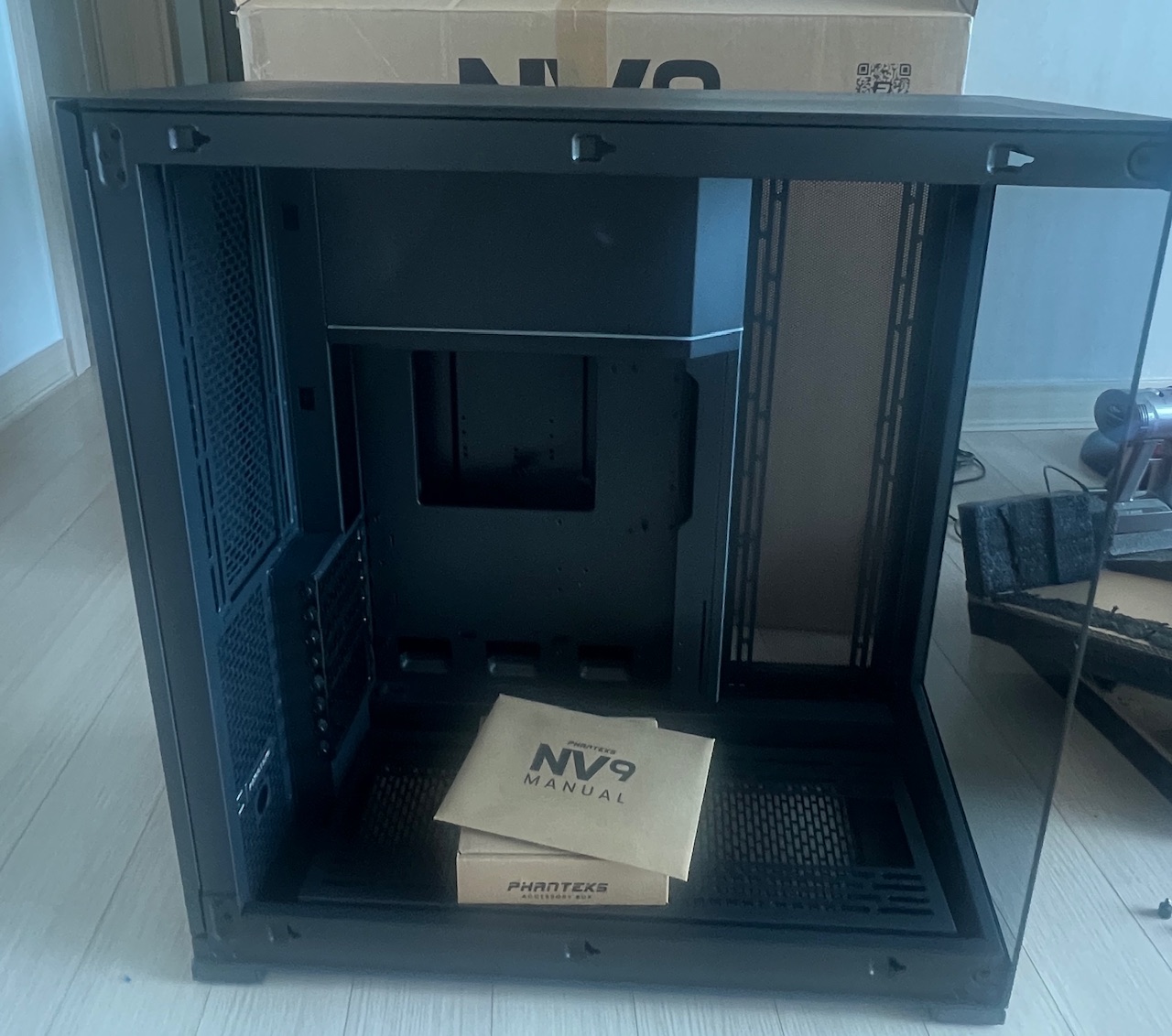 하고 싶은 대로 다 할 수 있는 케이스 'Phanteks NV9' 조립 후기 - 케이스 / 쿨링