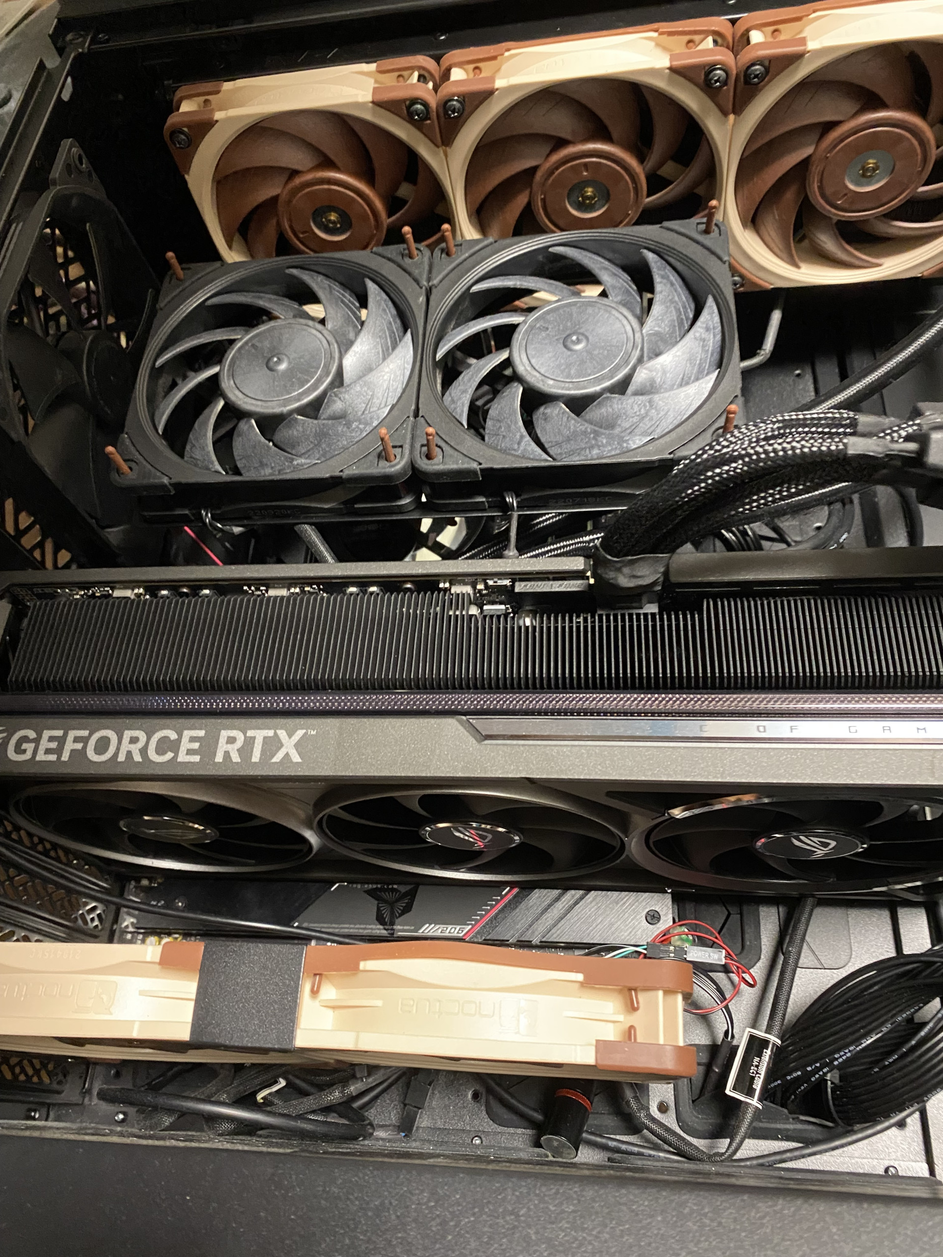 Define 7xl 에 5090 설치해 봤습니다 - 조드