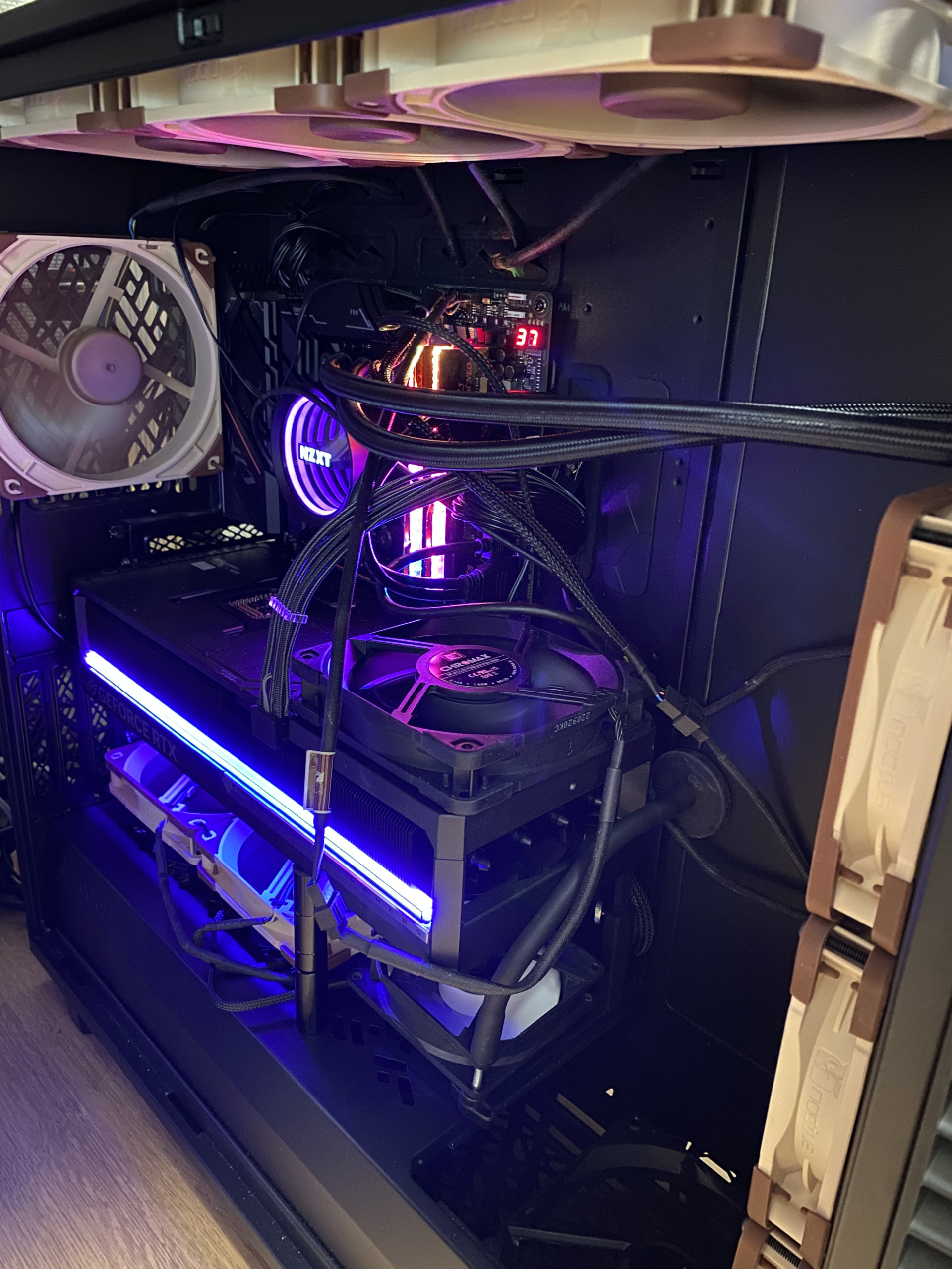 Define 7xl 에 5090 설치해 봤습니다 - 조드