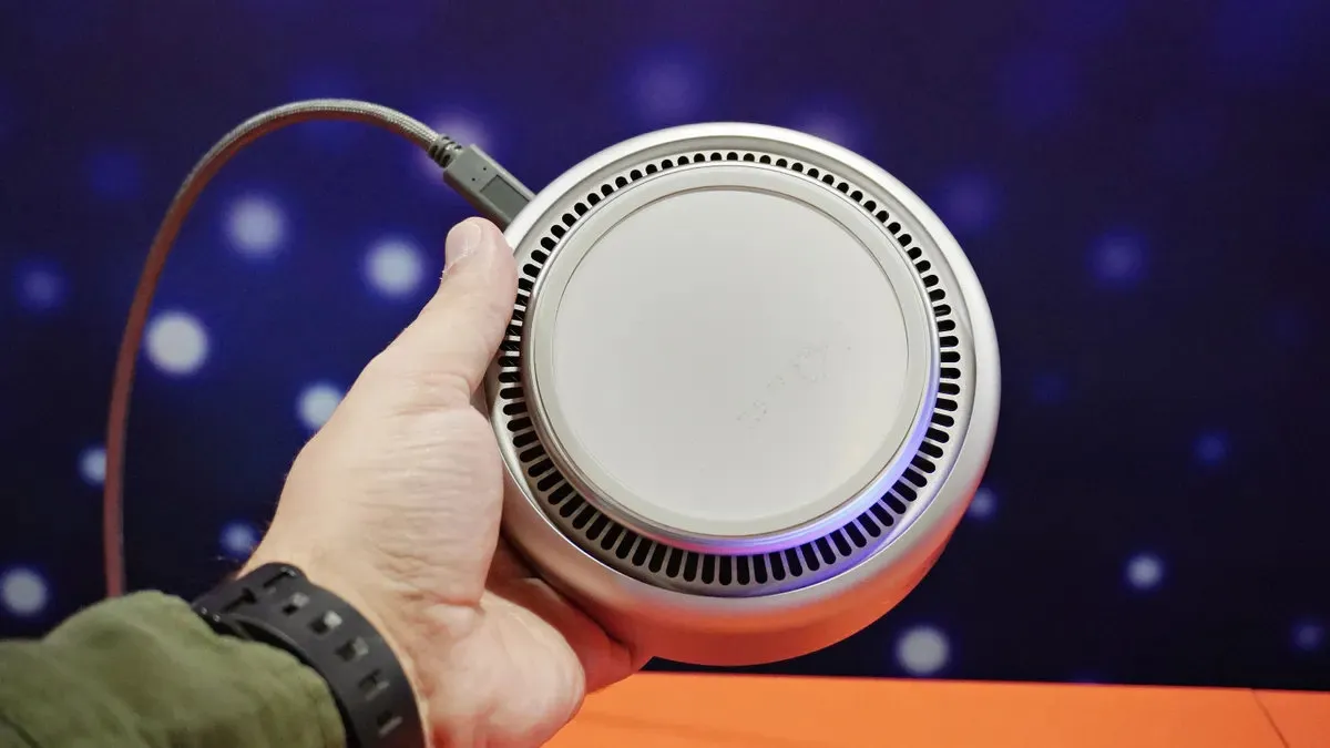 레노버, 팬서레이크 탑재한 1L 크기의 원형 미니 PC 'Yoga Mini i' 발표 - 전체글보기