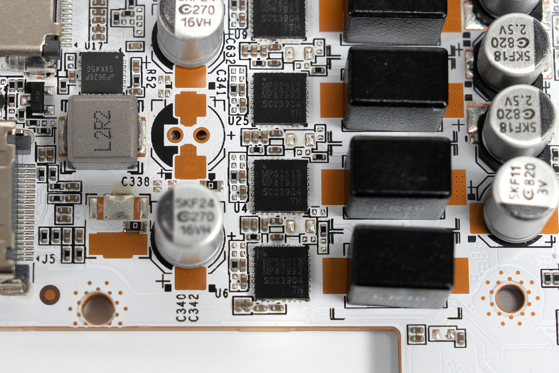YESTON 지포스 RTX 5080 D7 16GB SAKURA OC - 공식 리뷰