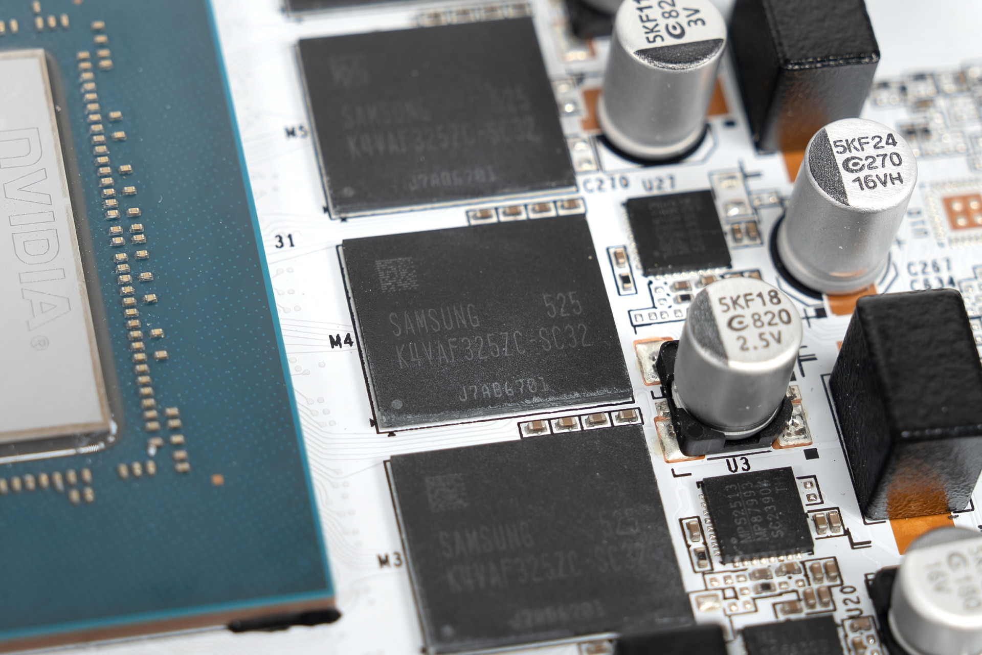 YESTON 지포스 RTX 5080 D7 16GB SAKURA OC - 공식 리뷰