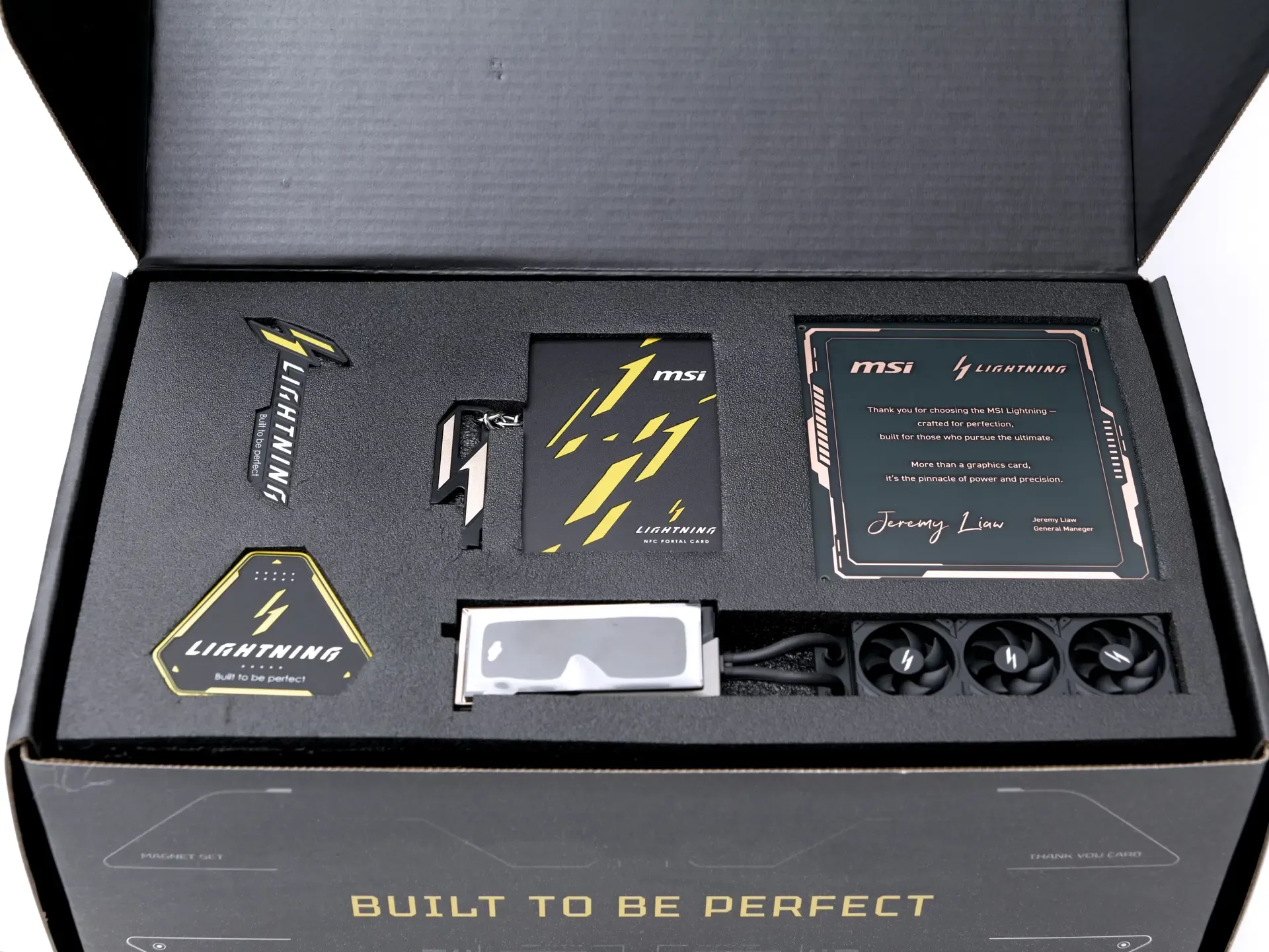 MSI RTX 5090 Lightning Z 언박싱: 1000W BIOS 및 360mm AIO 쿨러 - 테크 소식